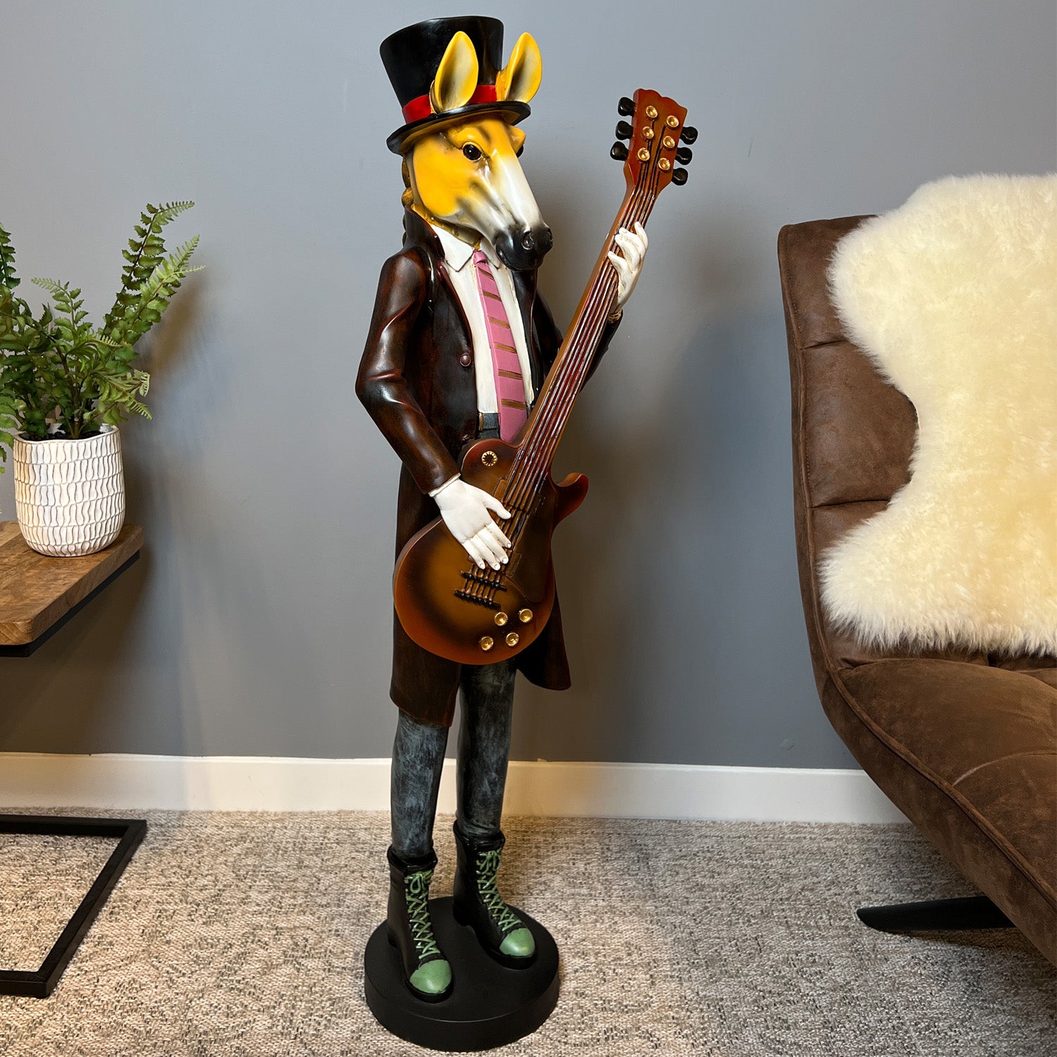 Horse Guitarist – Qurios